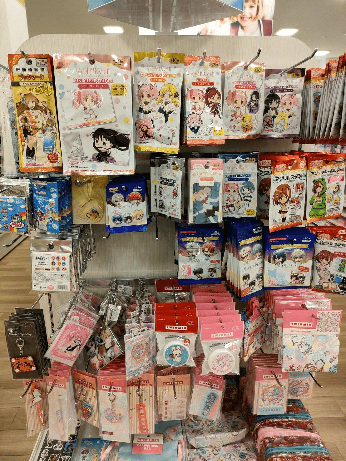 100均『アニメ、キャラクター』大型コラボ！種類、販売店舗、発売日まとめ！ダイソー、セリア、キャンドゥ、ワッツも取扱い？
