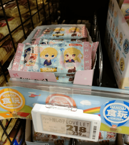 【推しの子】LOVELETS STAGE2（ラブレッツ）取扱い店はどこ？コンビニは？配列や再販売まとめ！フラゲは？イオン、ローソンも！タブレットケース